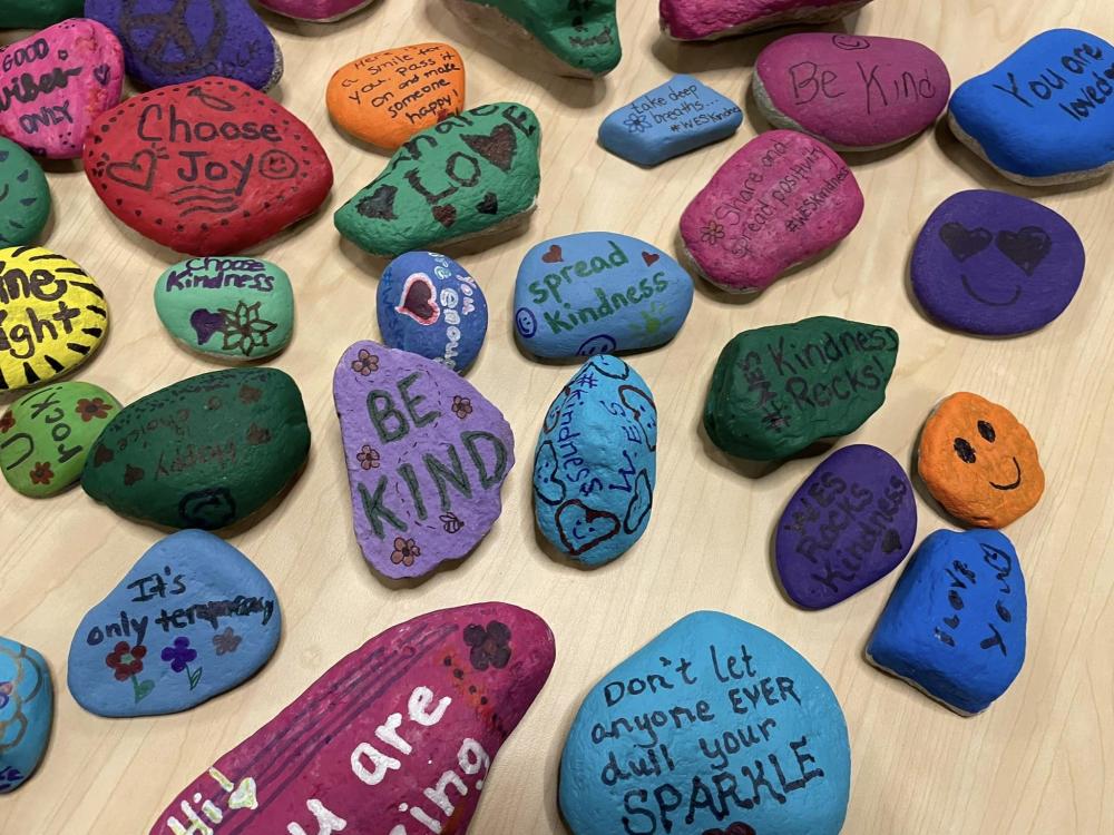To spread kindness, Elementary School ‘rocks’ on | Wareham