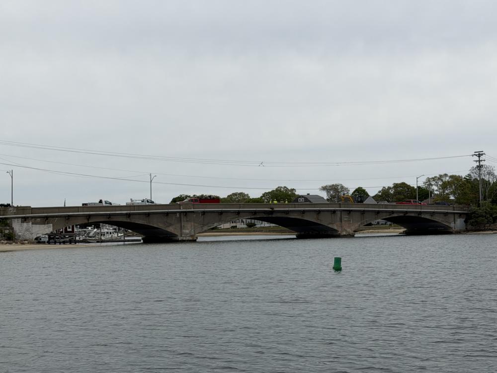 Onset beaches back open after pipe leaks sewage into bay | Wareham